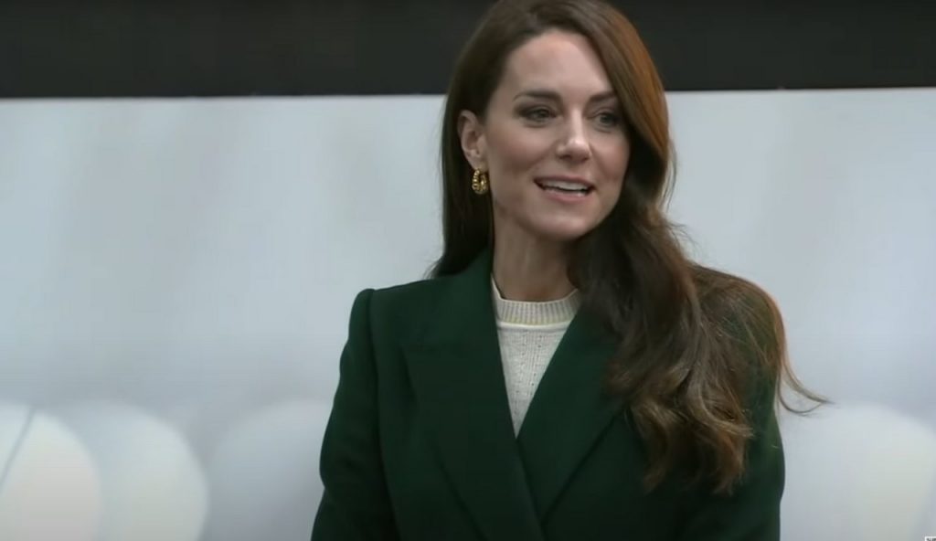 Kate Middleton, donati 17 cm dei suoi capelli per una buona causa ...